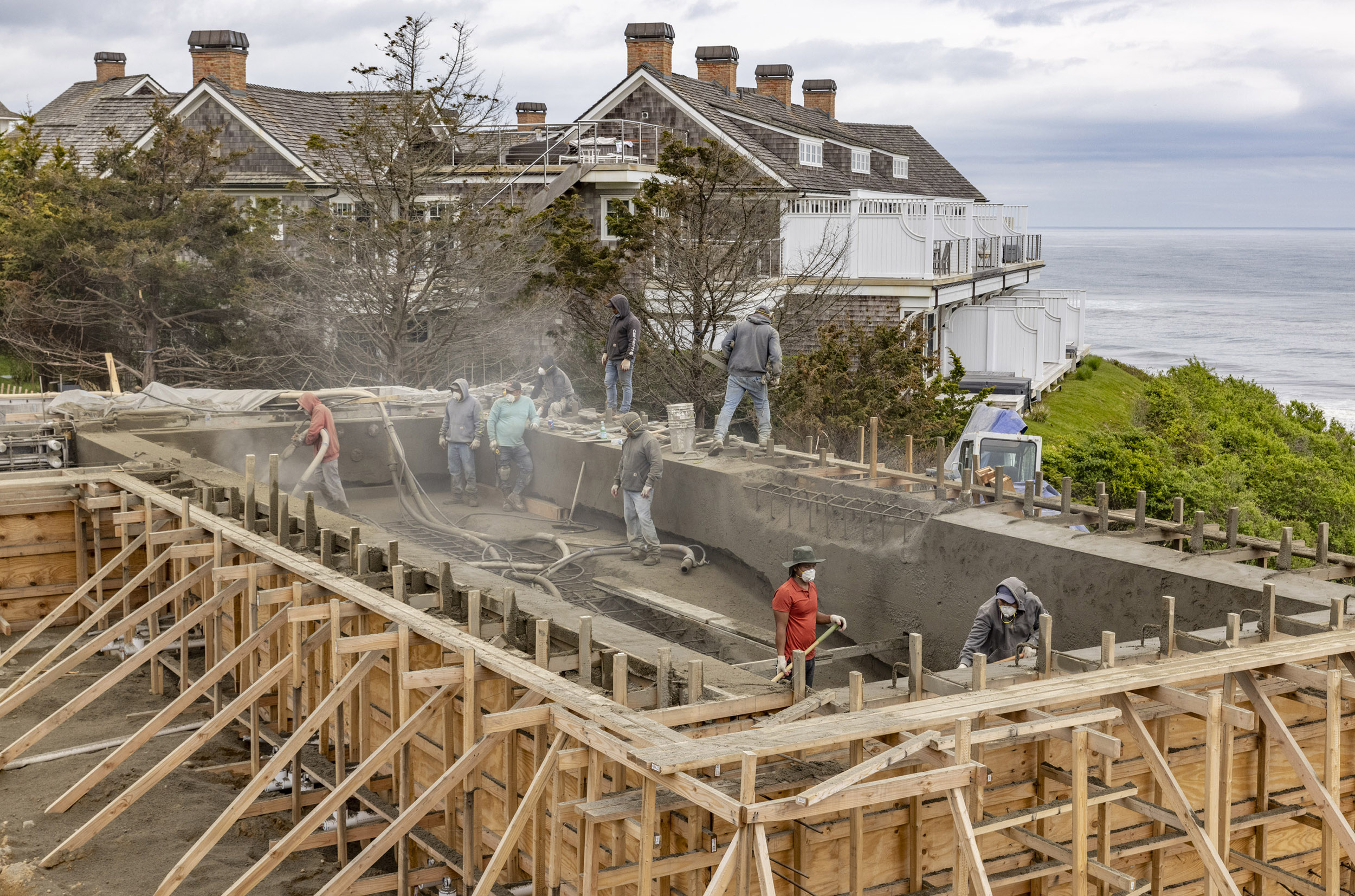 Hamptons Pool Service | Custom Pool Design + Construction | Custom ...